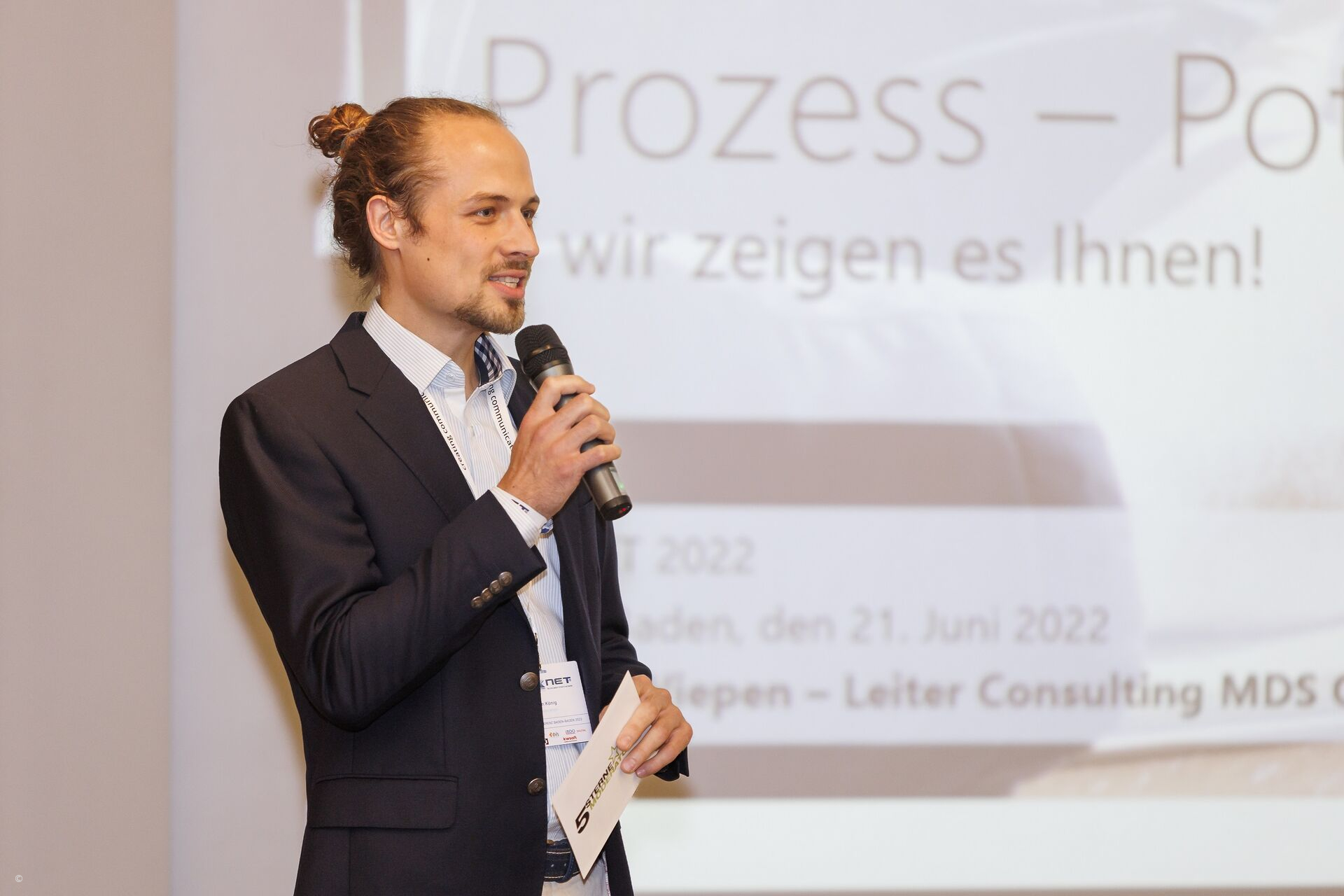 Moderator Jan König ★ 5 Sterne Redner
